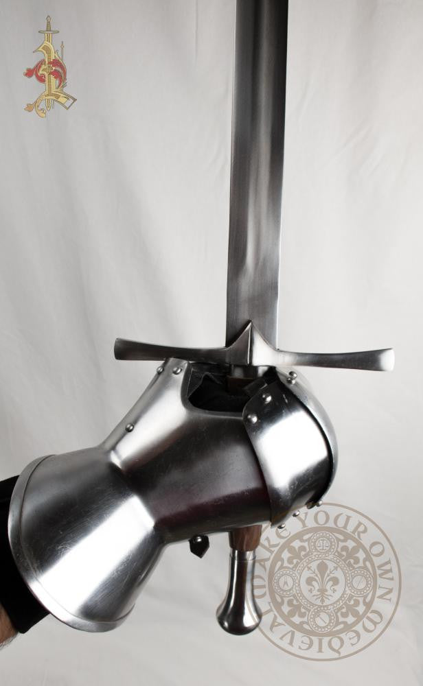 Medieval Hourglass Del Bargello Gauntlets Blackened 14th century | Make ...