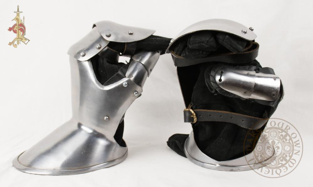 Medieval Hourglass Del Bargello Gauntlets Blackened 14th century | Make ...