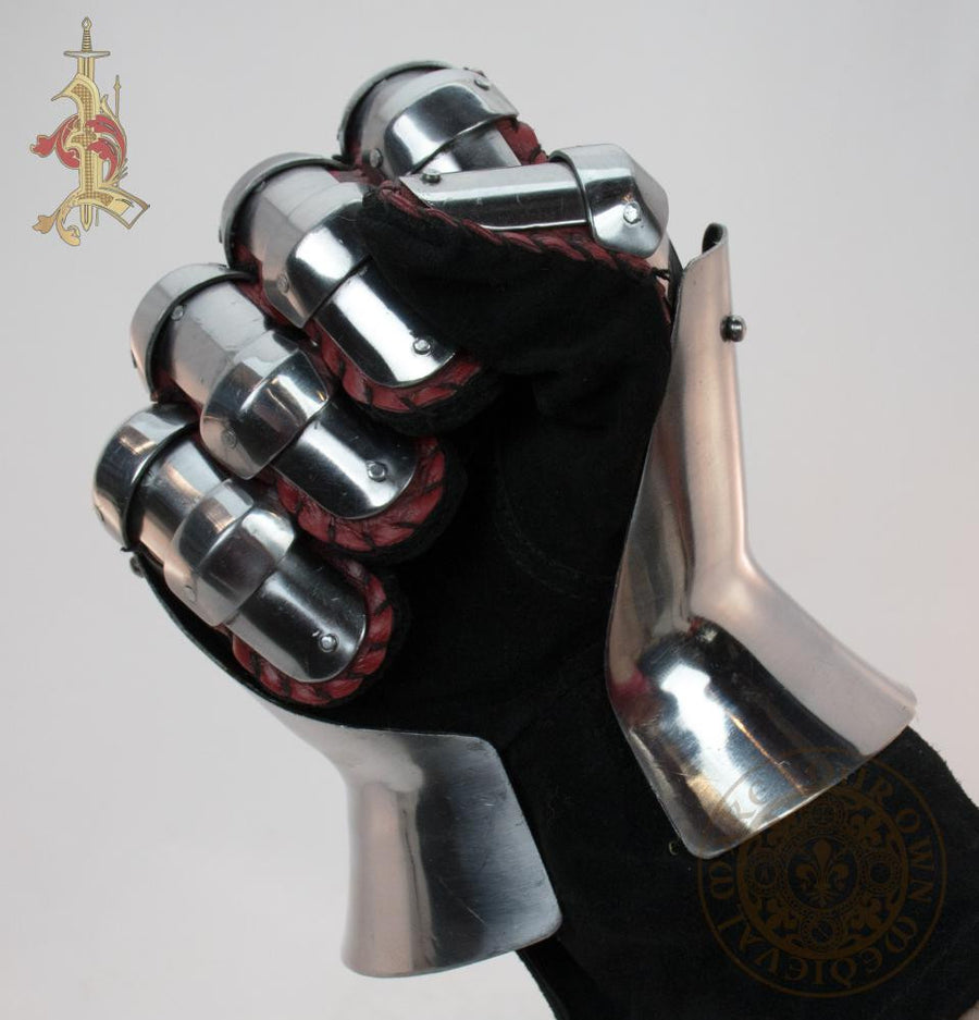 Medieval Hourglass Gauntlets. 14th Century Reproduction armour| Make ...